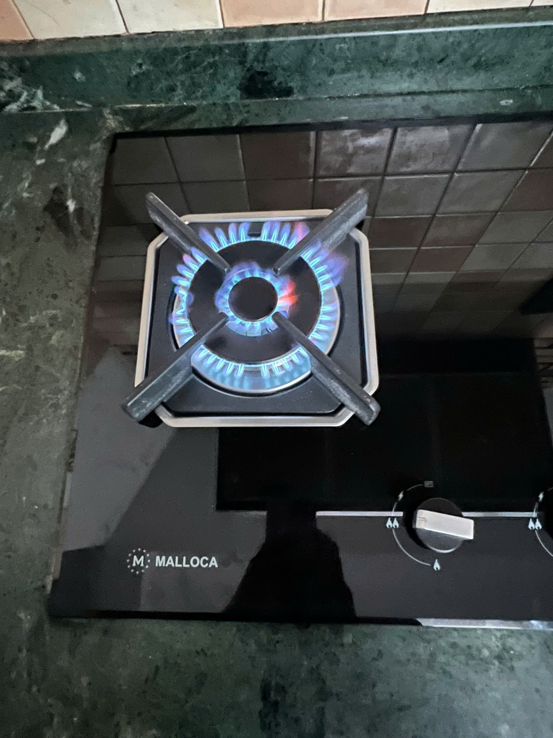 Nấu Ăn An Toàn, Tiện Lợi Với Bếp Gas Âm Malloca AS 9602B